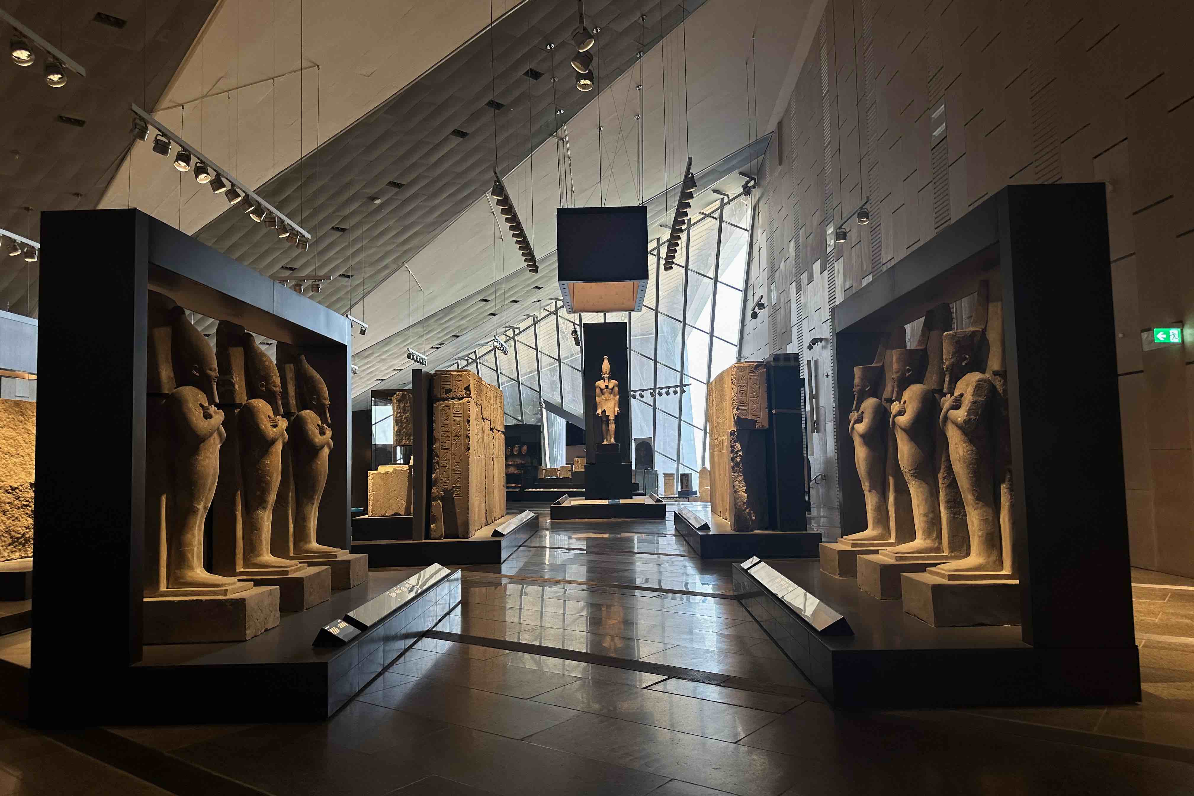 エジプトで巨大博物館が正式開館へ、10万点の遺物を展示、ツタンカーメンの財宝も初めて完全公開｜トラベルボイス（観光産業ニュース）